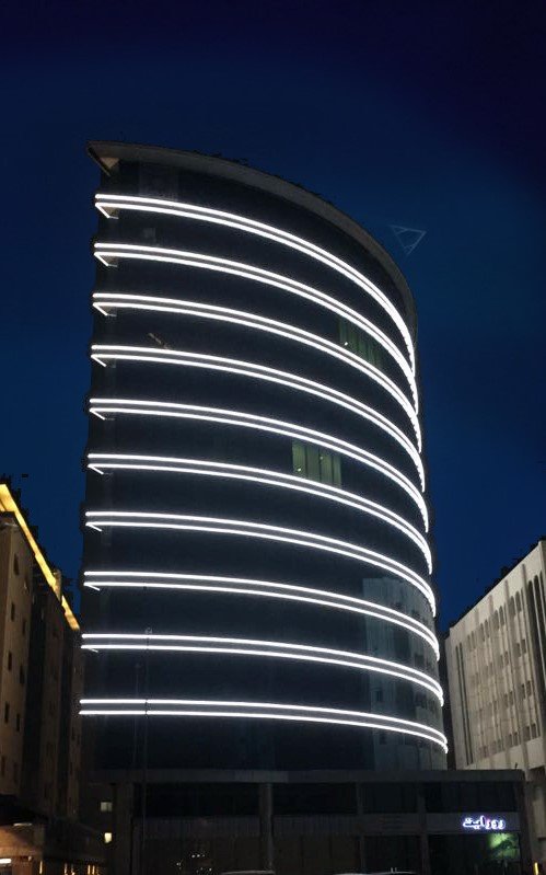 Baghlaf Curve: Modern Luxury Commercial Building by REC